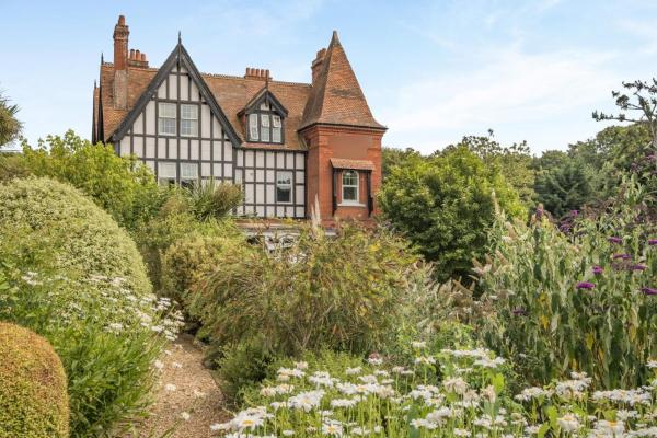 9 Bed In Totland Bay Oc-t44912 - Lymington