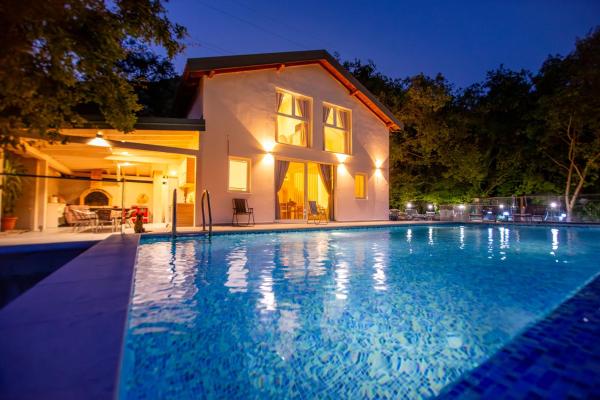 El Nido Hidden Woods Villa, Infinity Pool Budva - Budva