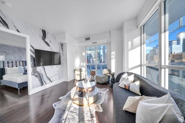 Graham Suites! - Toronto