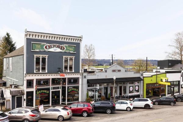 The 908 Historic Luxury Suite 2 - Everett, WA