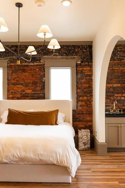 The 908 Historic Luxury Suite 4 - Everett, WA