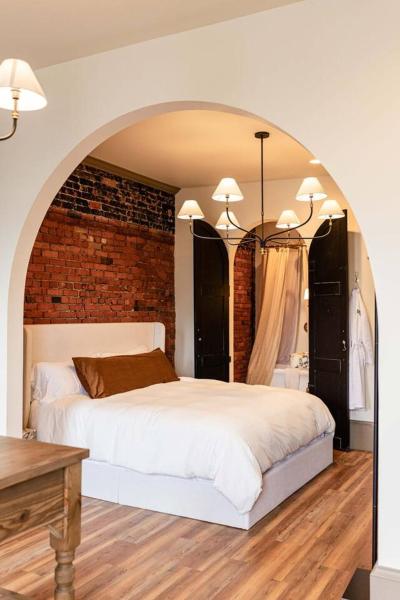 The 908 Historic Luxury Suite 6 - Everett, WA