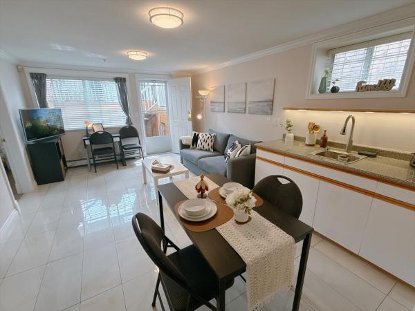 Entire Private Suite - 5 Min Walk To Skytrain, Free Parking, 15 Mins To Downtown - 버너비