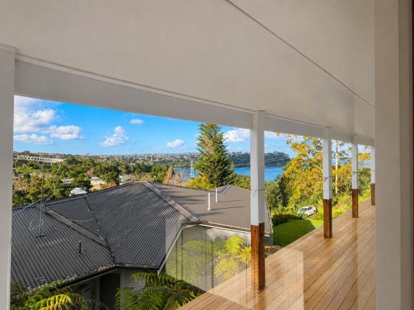 Secluded 5br Retreat W Bay Views & 5-min To Beach - Auckland
