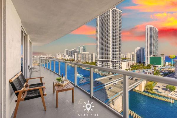 3br Apt Private Balcony Incredible Pool - Hallandale Beach, FL