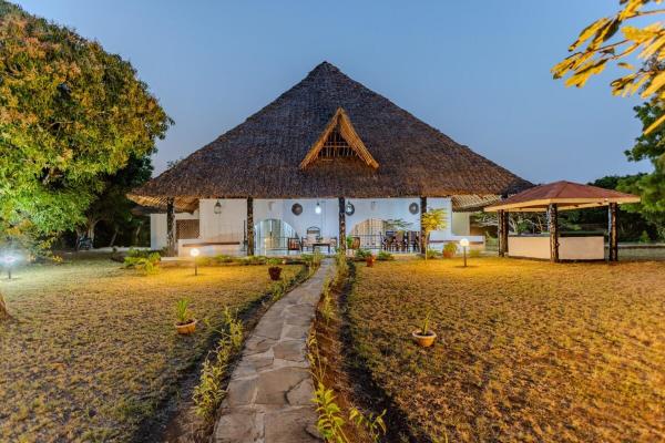 Auregi Diani Beachfront Villa - Diani Beach