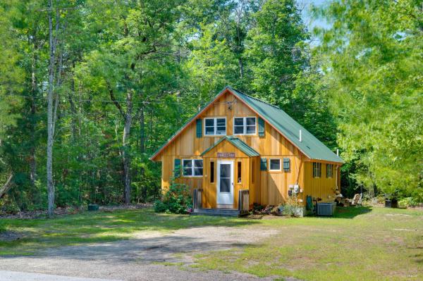 North Conway: Updated 3br Cabin Sleeps 9, Fire Pit - Conway, NH