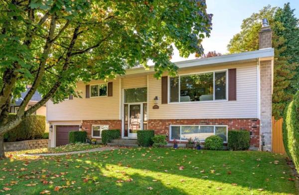 Spacious North Delta Home With Private Backyard - New Westminster