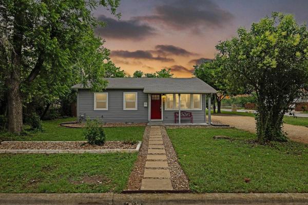 Charming Bungalow - Walk To Georgetown Square - Georgetown, TX