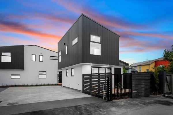 Stylish Standalone, 2 Bed, 2 Bath And Parking - Prebbleton