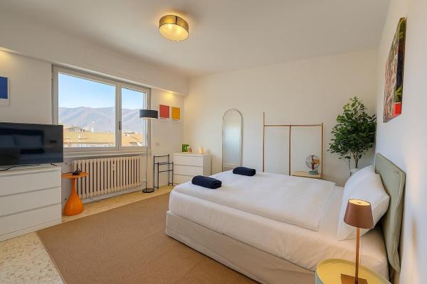Central Family Flat With Balcony & Lake Views - Luino
