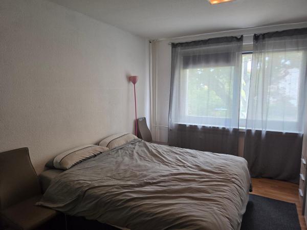 Schönes Geräumiges Zimmer Mit Sehr Gutem Wifi Nähe Flughafen Ber Nicht Die Gesamte Unterkunft - Berlín