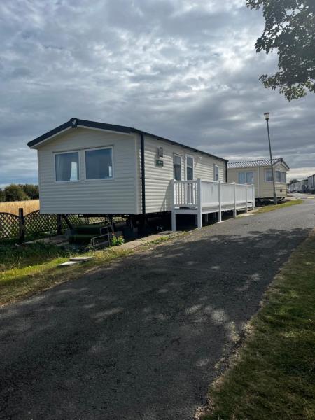 Charlie's Lookout, Spacious Caravan - Sleeps 6 - Filey