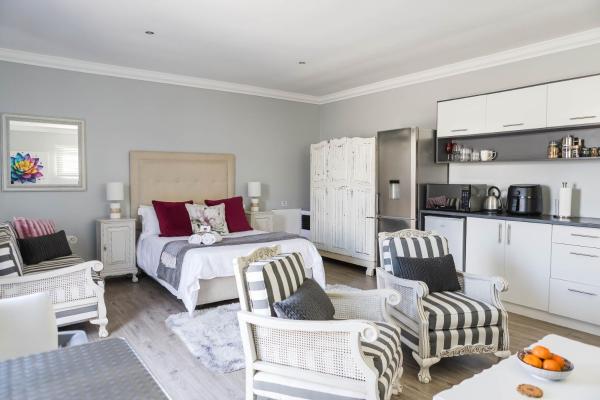 Namaste Spacious Studio Apartment - Langebaan