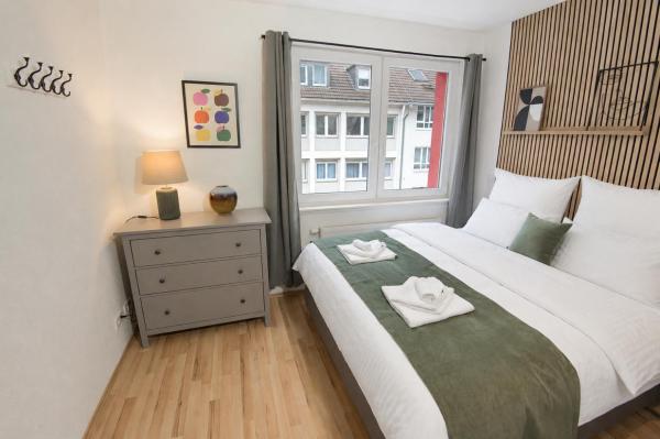 Modernes App Mit 2 Kingsize Betten Und Arbeitsplatz - Essen