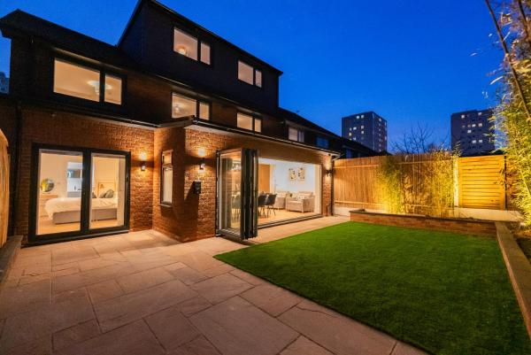 Luxury 8 Bed Home Manchester - Manchester