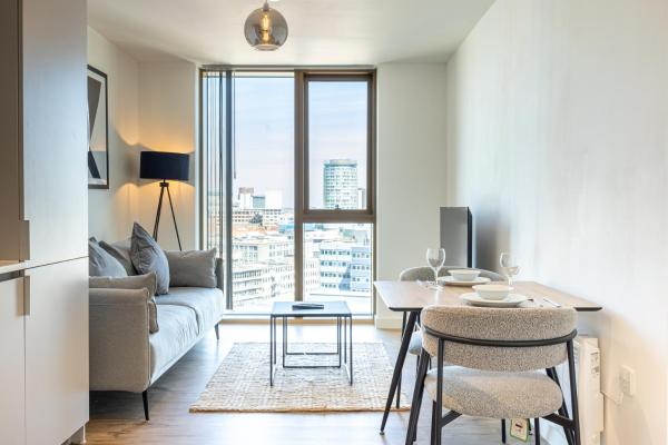 Modern 1 Bed With City Views In City Centre - Sutton Coldfield