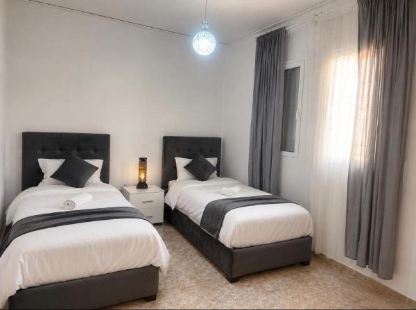 Magnifique Maison Famiiale Moderne Spacieuse De 150 M Avec De 3 Chambres ,Confortables Et D Un Grand Salon Et Terrasse, Idealement Situee A 9 Min Du Centre-ville Elle Se Trouve à Proximite De La Route Principale Menant A L Aeroport Berkane Et Saidia - Oujda