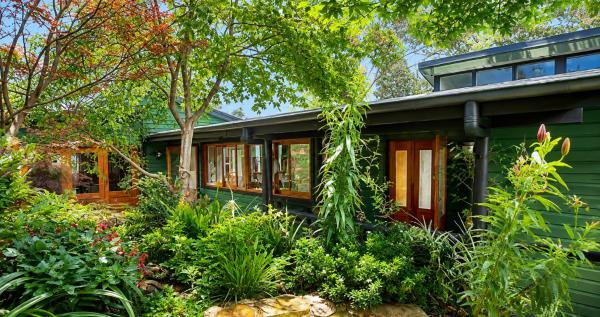 The Black Cockatoo - Secret Garden Treetops Home - Katoomba
