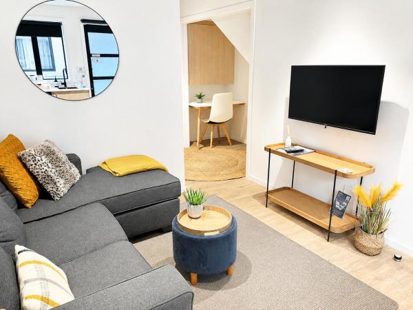 Stylish Brand New Apartment - 7 Minute Walk To Town - Southland