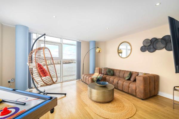 Stunning Thames View 2-bedroom Apartment 2 Baths & 2 Balconies Sleeps 6 - Waterloo Station - London