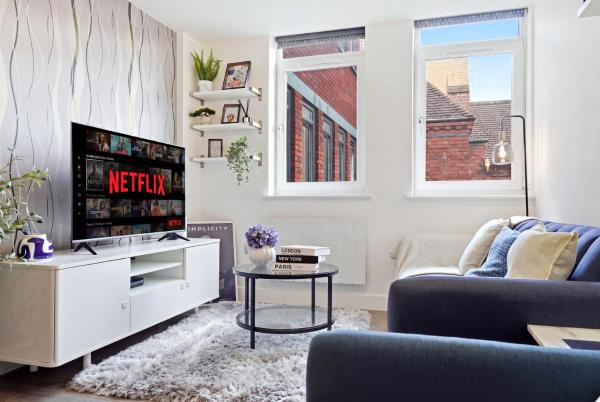 Opk Stays - Stylish City Centre 1 Bed Apartment, Near Train Station, Free Parking Netflix, Sleeps 4 - Coventry