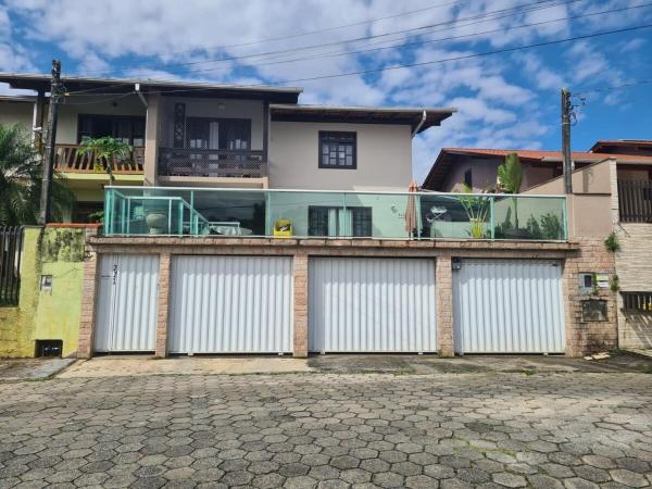 Casa Com Piscina, Suíte, 3 Quartos,1 Wc E1 Lavabo - Gaspar