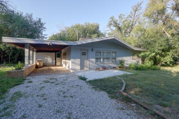 ‘Lulu’s House’ W/ Yard! 8 Mi To Dtwn Wichita - Wichita, KS