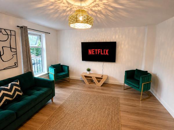 Home For 12- 4br -Garage & Wifi- M1, Wakefield Westgate & Leeds Connections -, Garage, Parking & Fast Wifi - Barnsley