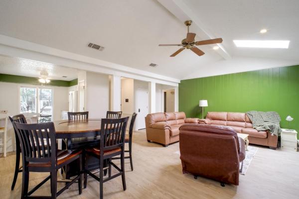 5 Mi To Texas Tech! Townhome W/ Patio & Grill - Lubbock, TX