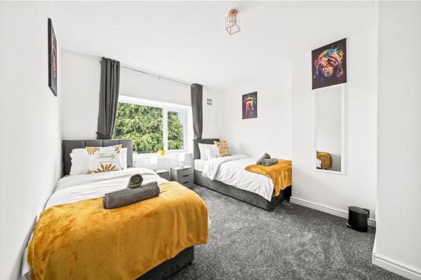 5br 2ba & 1wc, Wifi, 8 Beds, Driveway, Atherton - Bolton