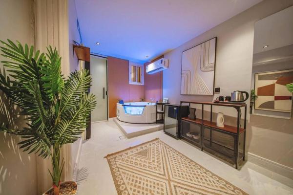 استديو بدخول ذاتي وجاكوزي حي الملقا 208 - Riyadh