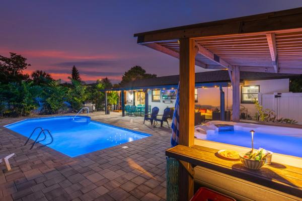 Heated Pool Hot Tub Pickleball South Tampa - Tampa, FL