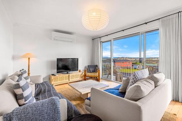 Beach Cottage - Pet Friendly - 2 Mins Walk To Beach - Lake Conjola