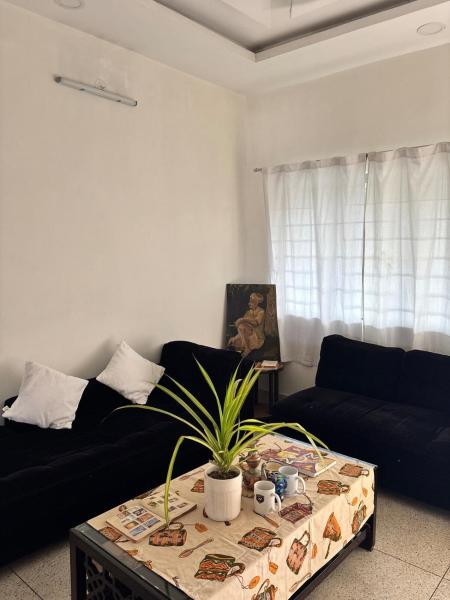 Ferny 2 Bedrooms In Shared Home - Kolkata