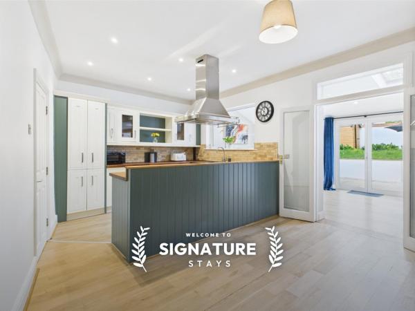 Queens Road By Signature Stays - Modern - Central - Cheltenham