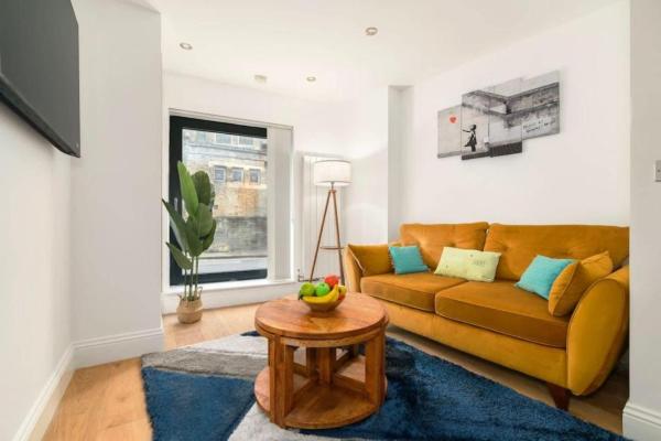 3-bedroom House With 2 Living Rooms & Balcony Near Brick Lane, London - London