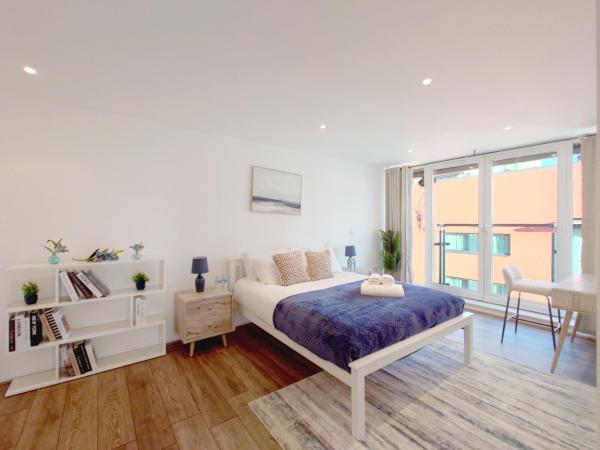 Fully Serviced Two-bed Apartment Near London Excel - Woolwich