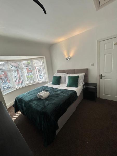 4br Home In Cheadle Family & Crew Sleeps 6 - Cheadle