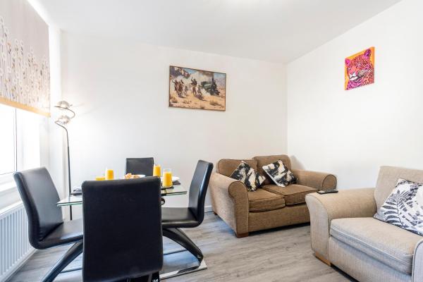 Modern 4 Bedroom And 3 Bathroom Home In Birkenhead, Ideal For Contractors And Business Stays - Lady Lever Art Gallery