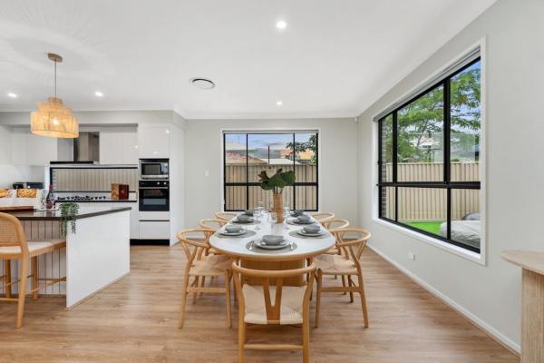 Parea Designer 5 Bedroom Beachside Villa, Spa & Pooltable - Margate