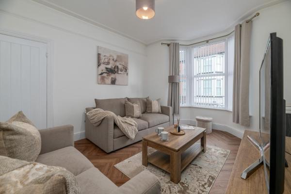 Modern 3 Bdr Home I Near City Ctr - Free Parking - Birkenhead