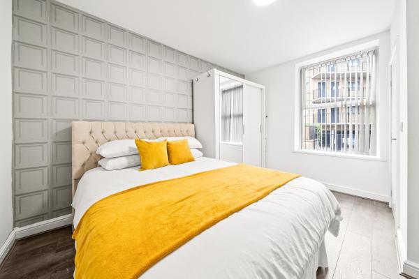 Apex Stays Central Halifax King Bed Apartment With Close Parking - 허더즈필드