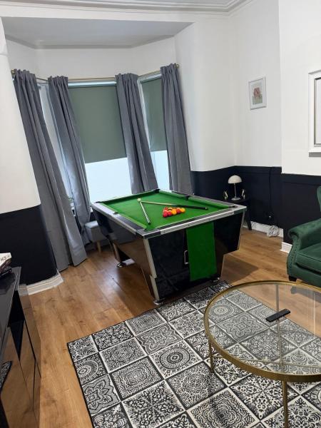 4 Bed Cinema Room - Oldham