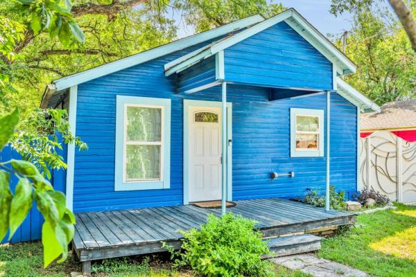East Side Blue Bonnet Cottage - Austin, TX
