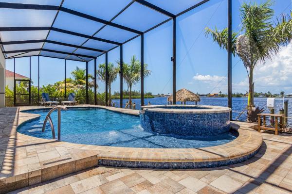 Waterfront Fun, Private Beach, Pool, Spa & Games - Laguna Lake House - Roelens - Burnt Store Marina