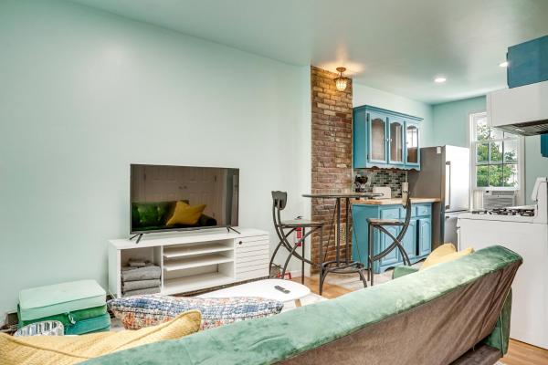Walk To Hblr & Liberty State Park: Jersey City Apt - Jersey City, NJ