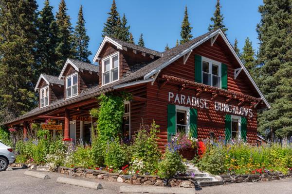 Paradise Lodge And Bungalows - Lake Louise