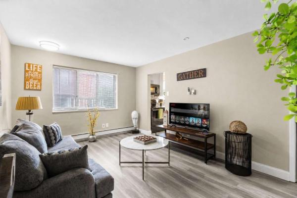 Travel Nurse 1br 3 Mi Ssm Slu Pet Friendly Long Stays - Kirkwood, MO