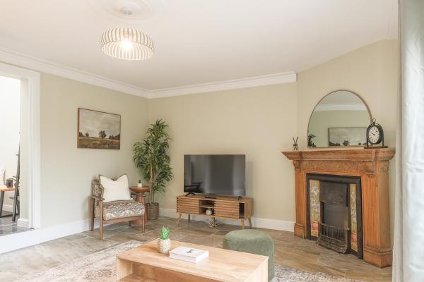 Unique Swansea Home Parking For 5 & Games Room - Port Talbot